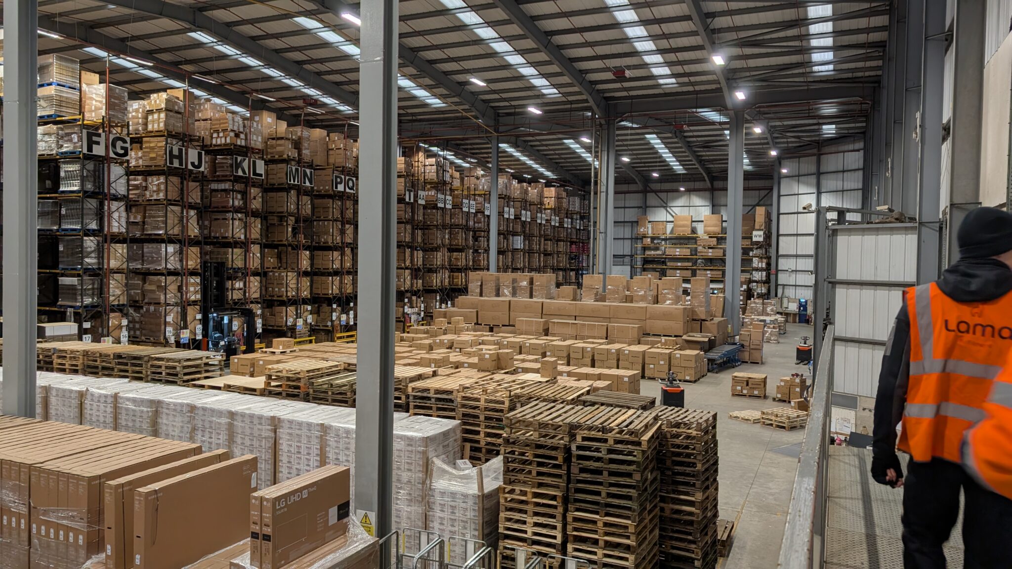 Distribution Centres: Everything you Need to Know - Lama Fulfilment